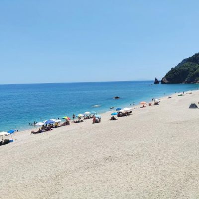 Agii Saranta beach 🏖️ Teselya, Yunanistan - detaylı özellikler, harita ...
