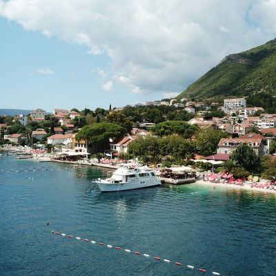 Bambi beach 🏖️ Denovici, Herceg Novi, Karadağ - detaylı özellikler ...